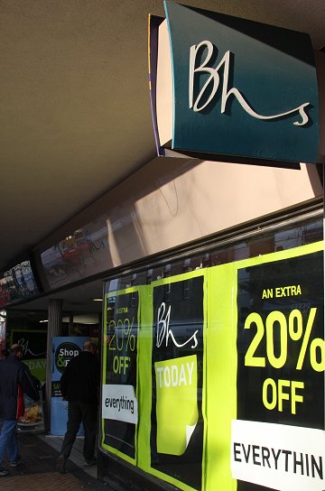 Woolworths closing down sale in Swindon | SwindonWeb